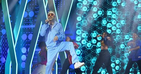 En La Noche De Versus El Imitador De Bad Bunny Se Presentó Con El Tema