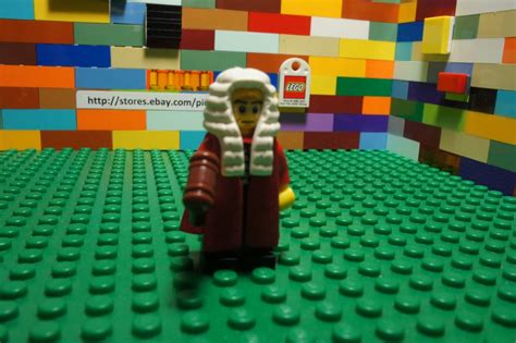 Lego 71000 Judge Minifigure Series 9 Supreme Court Gavel Hair Robe