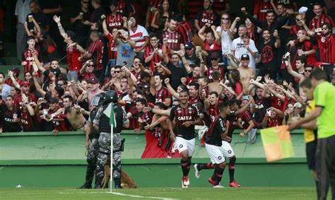 Atlético Vence O Coritiba No Atletiba E Faz A Festa Na Casa Do Rival