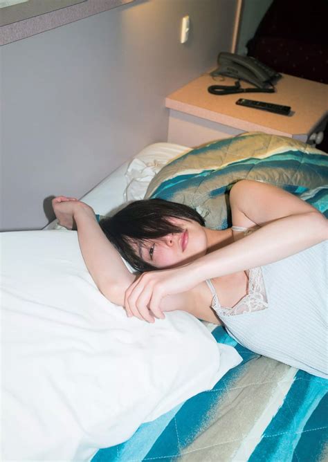 Riho Yoshioka Photo