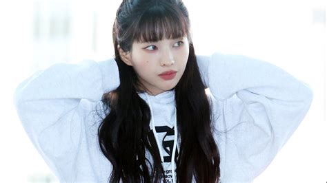 [포토] 여자 아이들 소연 살짝 머리 만지고