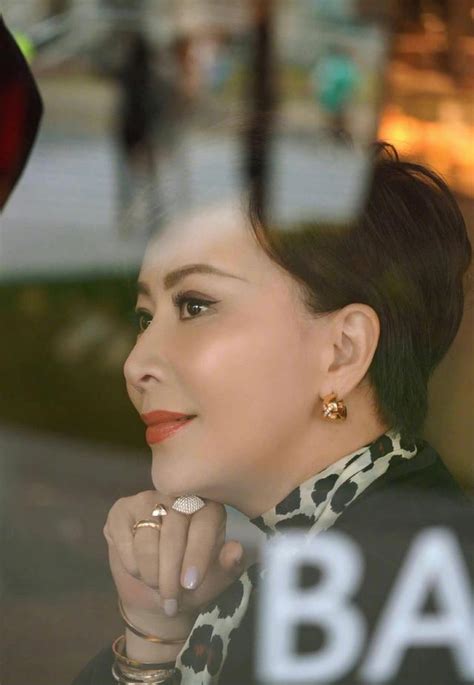 劉嘉玲同框何超蓮區別乍顯，年輕依舊不值一提？56歲妝容精緻 每日頭條