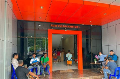 Bulog NTT Gelontorkan Beras SPHP Untuk Tekan Kenaikan Harga ANTARA News Kupang Nusa Tenggara