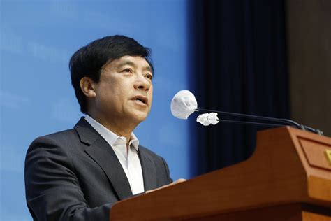 이성윤 해임 취소 재판서 “검사때 부적절한 징계” 법무부 “위법성 드러나”
