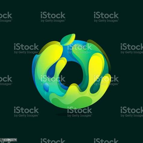 O 편지 에코 로고는 녹색과 파란색 스플래쉬 순수한 파도와 신선한 잎과 이슬 방울로 만들었습니다 0명에 대한 스톡 벡터 아트 및 기타 이미지 Istock