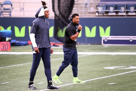 Seattle Seahawks Qb Russell Wilson Is Now Betting Favorite To Win Mvp