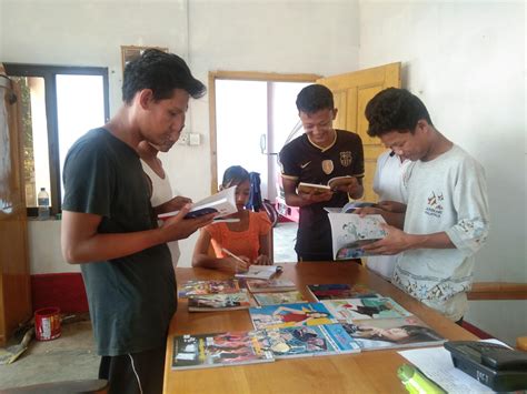 ပလောက်မြို့၌ ရွေ့လျားစာကြည့်တိုက်စနစ်ဖြင့် စာအုပ်စာစောင်များ ငှားရမ်းခ