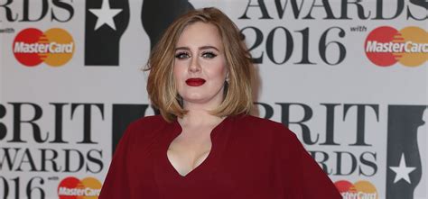 Adele Rocks Gorgeous Flowing Dress At Brit Awards 2016 2016 Brit Awards Adele Brit Awards