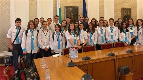 Цветан Цветанов се срещна с ученици от Шумен Новини бг