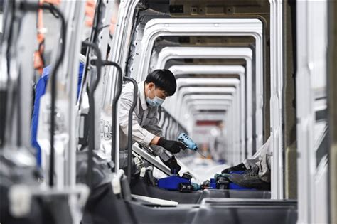 抓生产 忙建设 开新局