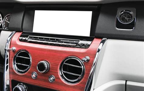 Monitor En Coche Con El Uso De La Pantalla En Blanco Para Los Mapas Y