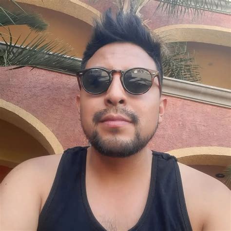 😎 Rob Anzures • Threads Say More