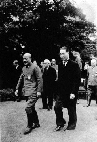 1941年日军围观伪国民政府主席汪精卫夫妇跪像 历史频道 凤凰网