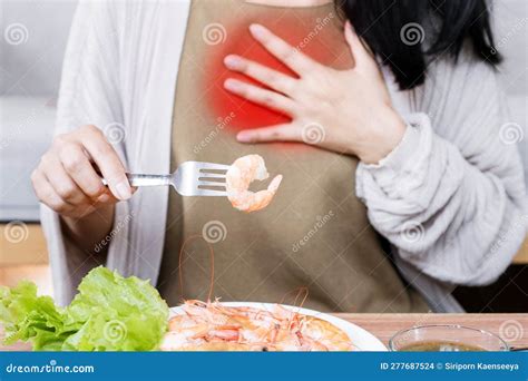 Woman Having Difficulty Breathing After Eating Shrimp Symptoms Of
