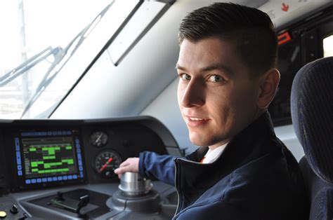 Coraz więcej młodych ludzi szkoli się na maszynistów PKP Intercity