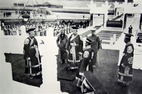 袁世凯登基照”辟谣：这不是登基大典，照片中的人也不是袁世凯祭祀