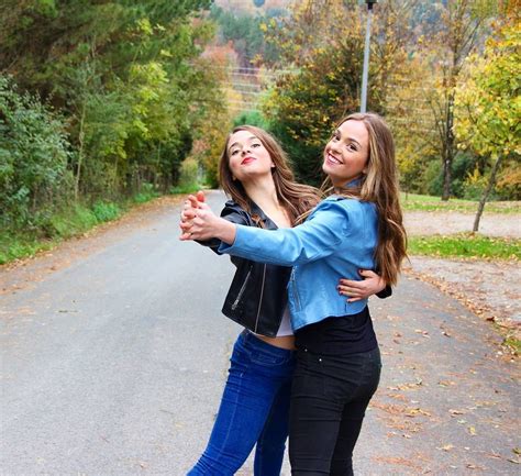 T W I N M E L O D Y Twinmelody • Fotos Y Videos De Instagram Bff