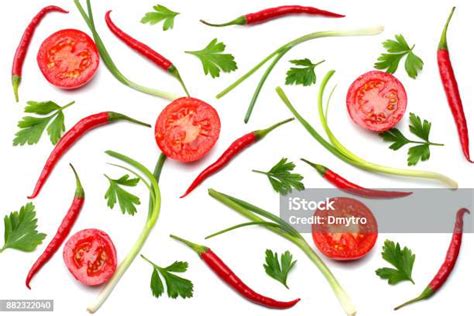 파 슬 리와 흰색 배경 평면도에 절연 슬라이스 토마토 레드 핫 칠리 페퍼스를 혼합 0명에 대한 스톡 사진 및 기타 이미지 0명 개체 그룹 건강한 생활방식 Istock