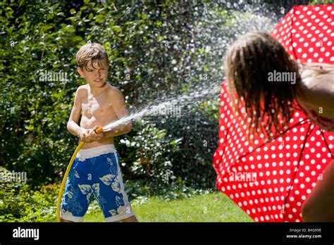 Junge 12 Badehose Fotos Und Bildmaterial In Hoher Auflösung Alamy