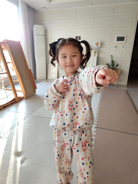 6살 딸 아빠를 향한 애교♡