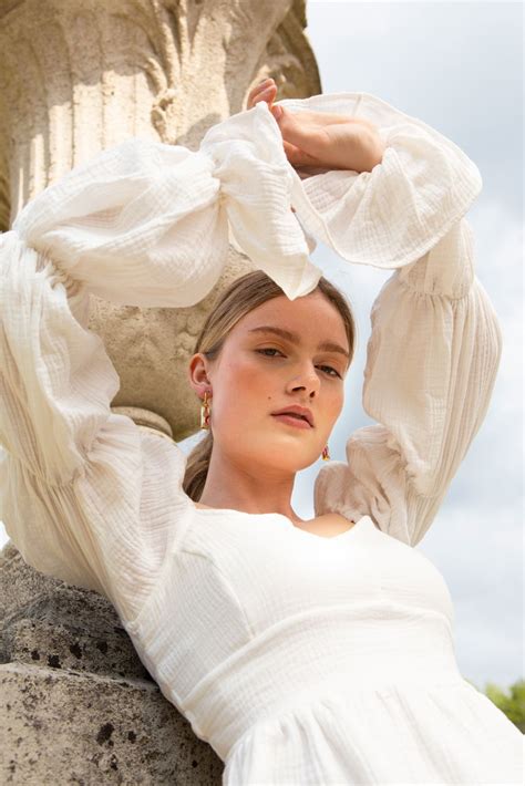 Roos Respect Model Management