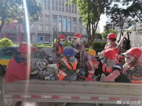 银川一货车被查处 载货
