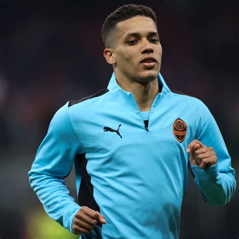 Atlético MG negocia a contratação de Pedrinho meia do Shakhtar
