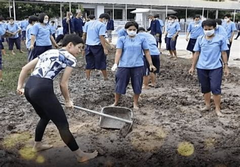 泰王太宠诗妮娜因她特设监狱培训项目贵妃光脚下地干农活 搜狐大视野 搜狐新闻