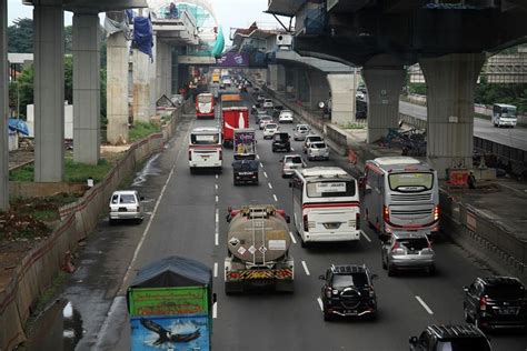 Pemudik Pahami Etika Mengemudi Yang Benar Di Jalan Tol