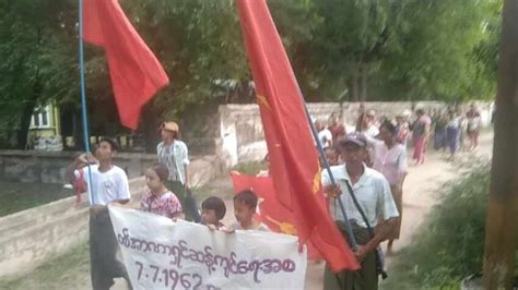 ရွှေဘိုမြို့နယ် ကျေးရွာတစ်ရွာတွင် စစ်အာဏာရှင်ကျဆုံးရေး သပိတ်မှောက်ချီတက်ဆန္ဒပြ Khit Thit Media