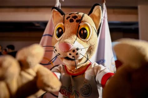 Tiríka muchos muñecos de la mascota de Odesur siguen disponibles