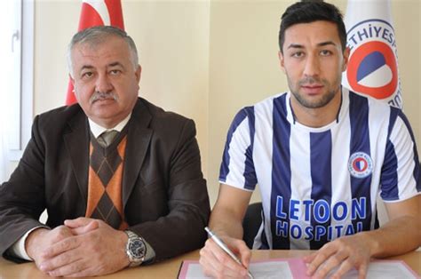 Emre Öztürk yuvaya döndü Spor Haberleri