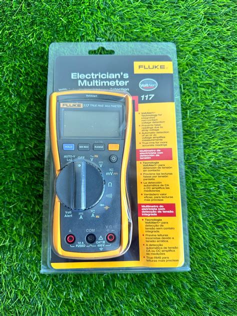 Fluke 117 Handheld Digital Multimeter True Rms 10a Ac Max 10a Dc Max