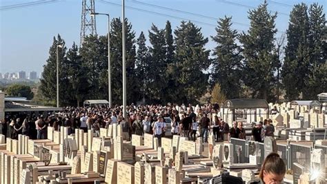 שמרת על כולם חוץ מעצמך המונים ליוו את אופיר צרפתי זל בדרכו האחרונה