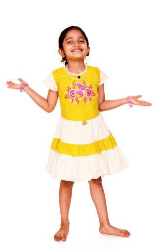 활기참 어린 인도어 여자아이 전체 길이 격리됨에 세로는 컷아웃에 대한 스톡 사진 및 기타 이미지 컷아웃 6 7 살 소녀 Istock