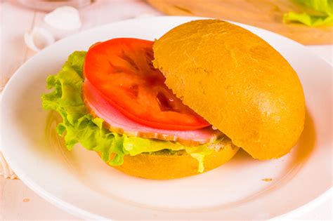 소박한 나무 테이블에 양상추 토마토 햄 근접 수 제 샌드위치 거리에 대한 스톡 사진 및 기타 이미지 거리 건강한 생활방식 고기 Istock