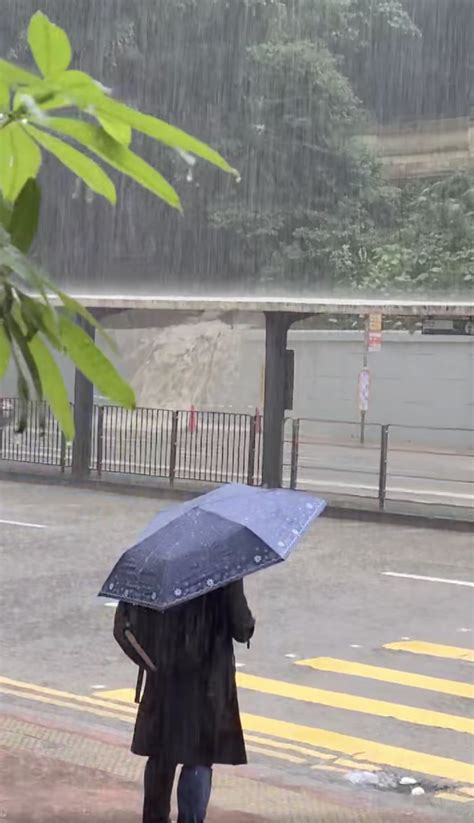 連場暴雨｜柴灣環翠邨澤國再現 鰂魚涌嚴重水浸 石澳道有限度重開【有片】