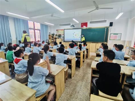【氿润童心】燃！铁骑民警进校园 生命安全记心间 宜兴市教育信息网 宜兴教育云