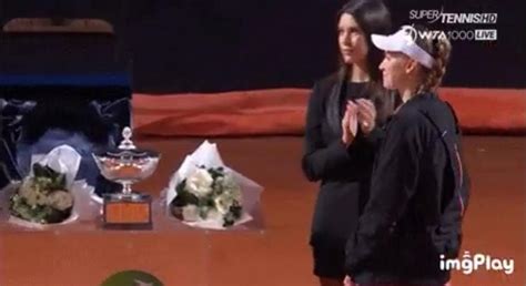 Video La Escandalosa Ceremonia De Premiación En Roma Que Terminó En