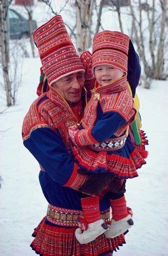 『少数民族サーミ人の美しい民族衣装』 World Cultures People Of The World Folk Costume
