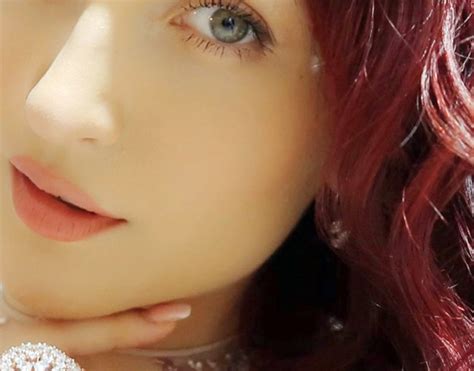 Elli Avrrams Dreamy Pictures Can Make You Fall For Her For Sure