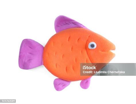 흰색에 고립 된 놀이 반죽으로 만든 다채로운 물고기 상단 전망 어린이 놀이용 점토에 대한 스톡 사진 및 기타 이미지 어린이 놀이용 점토 물고기 완구류 Istock