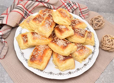 Lisnate pogačice sa sirom Bakina Kujna
