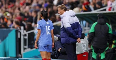 은퇴후 청소부 생활한 지네딘 지단 동료카타르 W서 아르헨티나 격파한 사우디 감독→‘호 뉴 여자 W서 프랑스 사령탑 화제