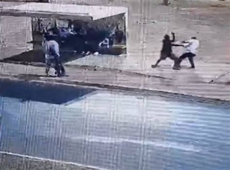 Vídeo Homem é Brutalmente Esfaqueado Em Parada De ônibus No Df