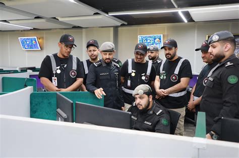 وفدٌ من منسوبي جمعية الرواد لإدارة الأزمات والكوارث والدعم يزور مركز