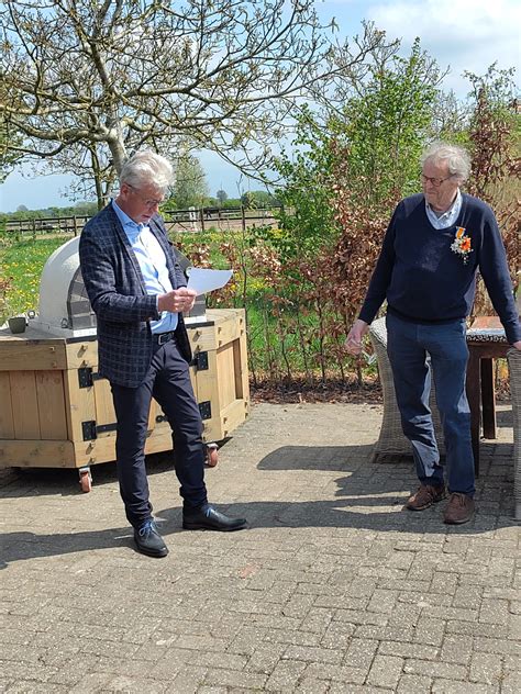 Simon Crone Ontvangt Koninklijke Onderscheiding