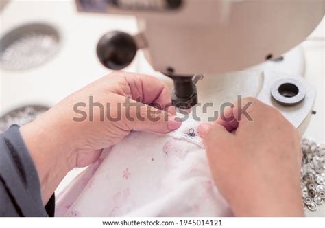 Female Hands Putting Buttons On Fabric Foto Stock 1945014121 Shutterstock
