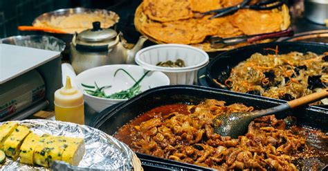 고기 고추 그릇 대한민국 뜨거운 레스토랑 맛있는 뷔페 사람 셀렉션 식사 아시아 아시아 음식 야채 요리
