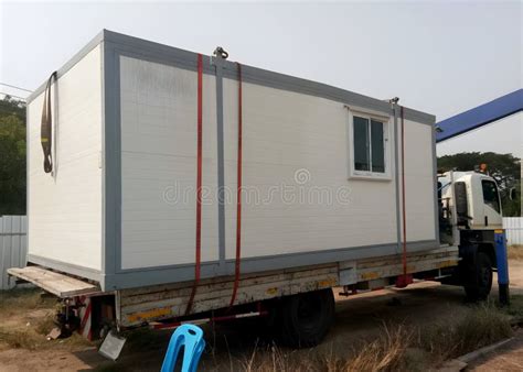 The Crane Trucks Transport The Mobile Office Buildings Or Container